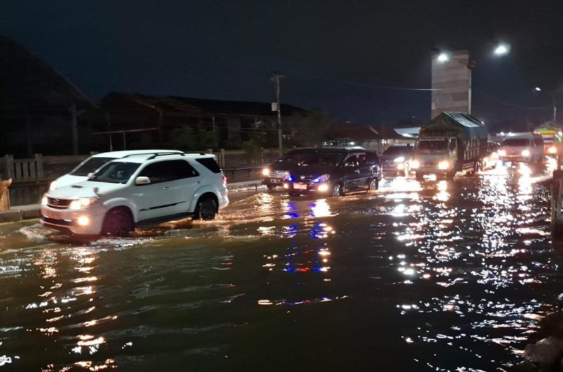 Banjir Rob di Pantura Demak Lumpuhkan Arus Balik Lebaran 2025