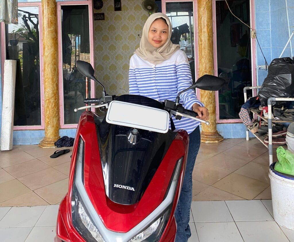 Si Merah Jagoan, Motor Andalan Devi: Honda PCX 160 RoadSync