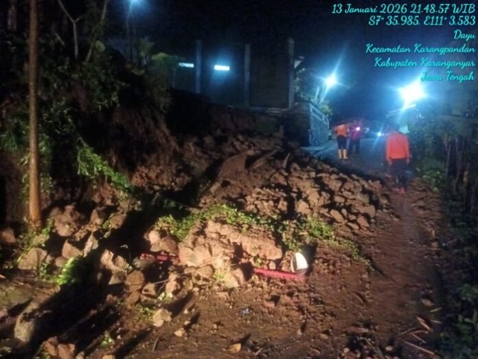 Hujan Lebat Sebabkan Longsor di Karangpandan